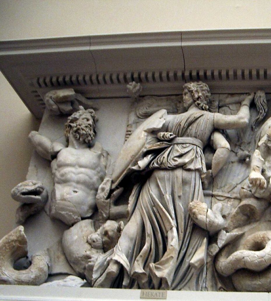 Hécate sur la frise du Grand Autel de Pergame